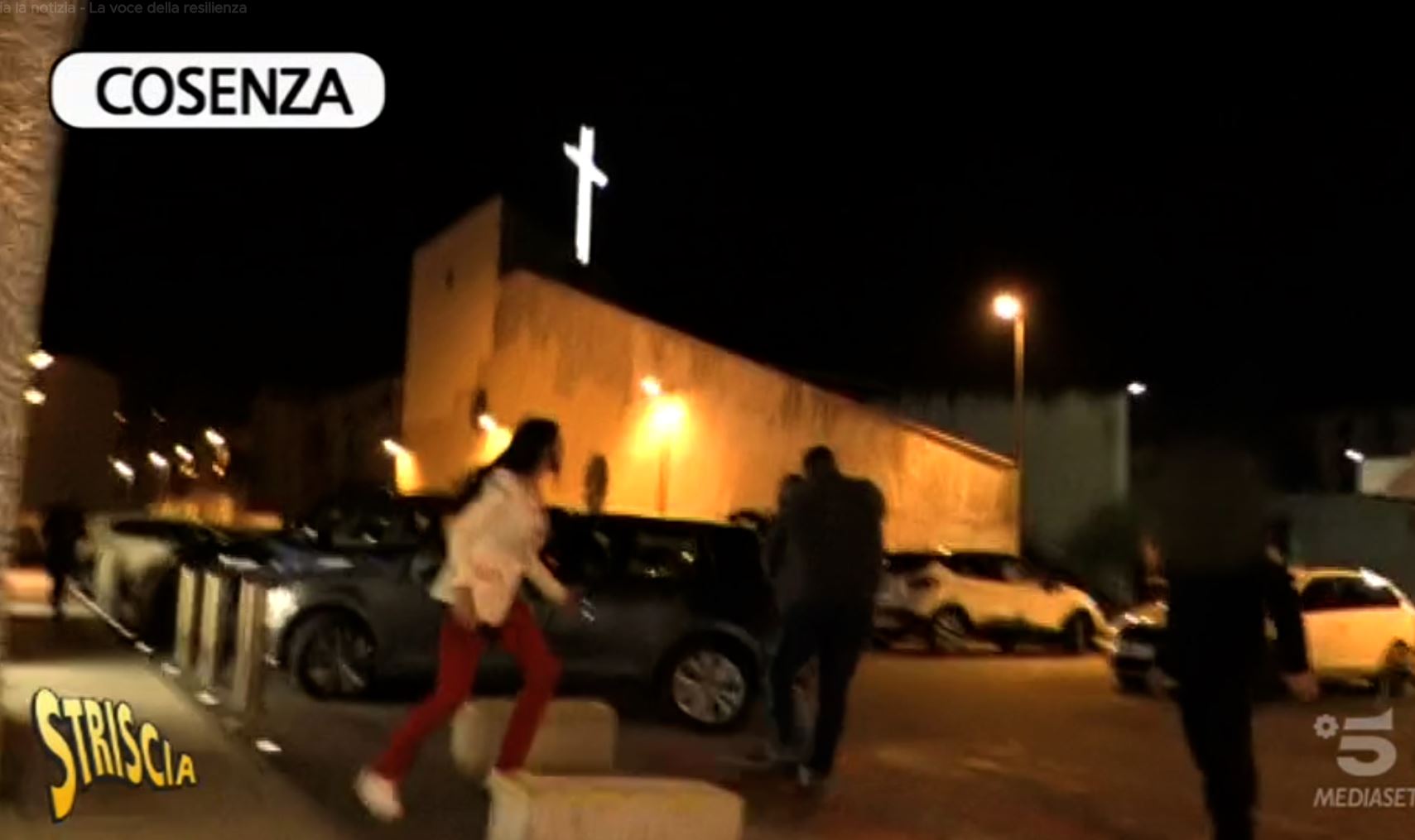 Aggredita a Cosenza la troupe di Striscia la Notizia - Secondo Piano News